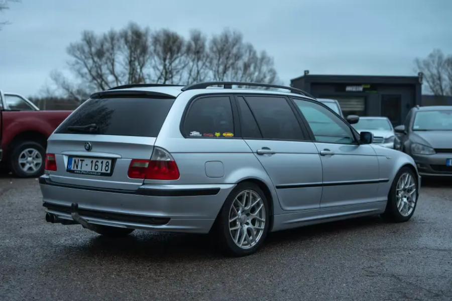 Pelēks BMW 320 2002 Liepāja, ar dzinēja tilpumu 2.00 L un nobraukumu 305 tūkst. km par 3000 €, foto 4 vietnē AUTOMOTO.COM.LV