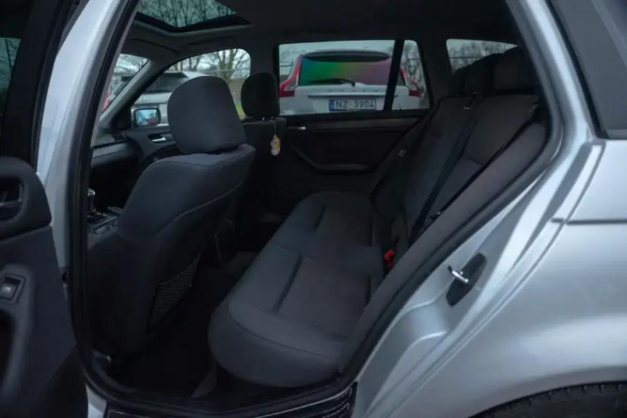 Pelēks BMW 320 2002 Liepāja, ar dzinēja tilpumu 2.00 L un nobraukumu 305 tūkst. km par 3000 €, foto 10 vietnē AUTOMOTO.COM.LV