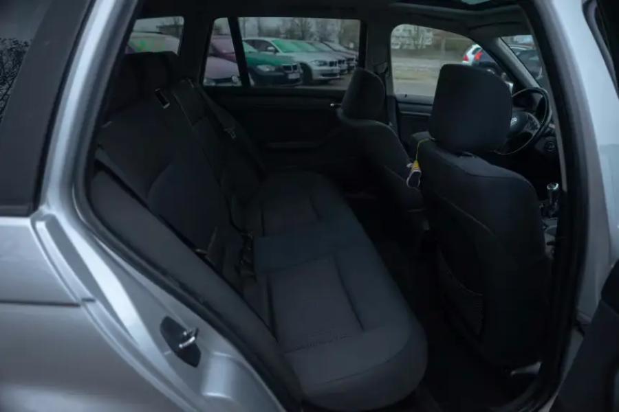 Pelēks BMW 320 2002 Liepāja, ar dzinēja tilpumu 2.00 L un nobraukumu 305 tūkst. km par 3000 €, foto 12 vietnē AUTOMOTO.COM.LV