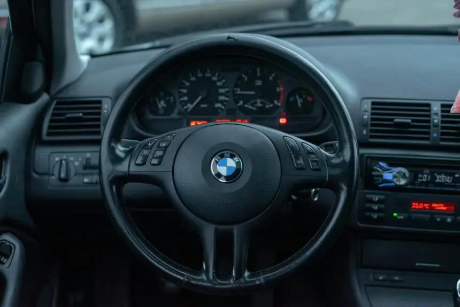 Pelēks BMW 320 2002 Liepāja, ar dzinēja tilpumu 2.00 L un nobraukumu 305 tūkst. km par 3000 €, foto 14 vietnē AUTOMOTO.COM.LV