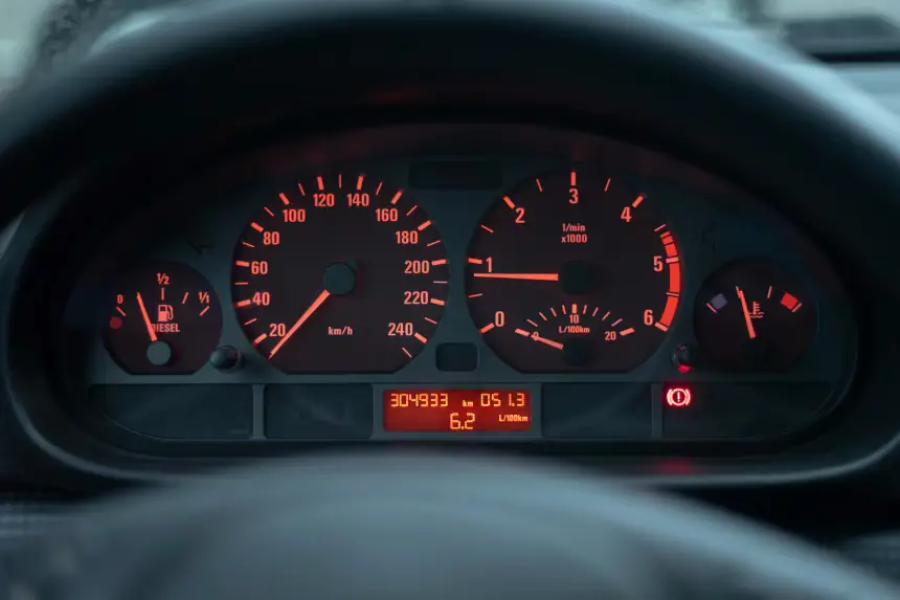 Pelēks BMW 320 2002 Liepāja, ar dzinēja tilpumu 2.00 L un nobraukumu 305 tūkst. km par 3000 €, foto 15 vietnē AUTOMOTO.COM.LV