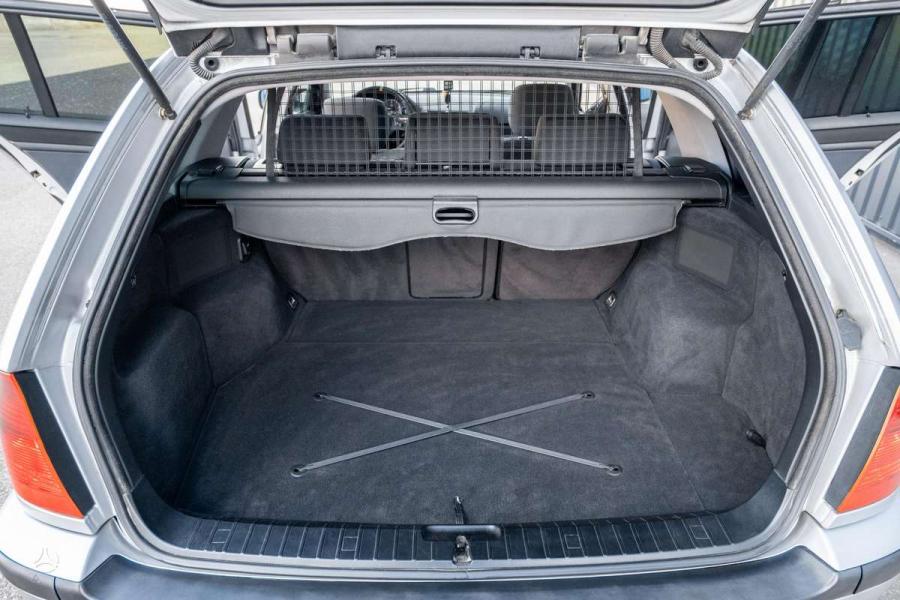 Pelēks BMW 320 2002 Mažeikiai, ar dzinēja tilpumu 2.00 L un nobraukumu 325 tūkst. km par 3900 €, foto 12 vietnē AUTOMOTO.COM.LV