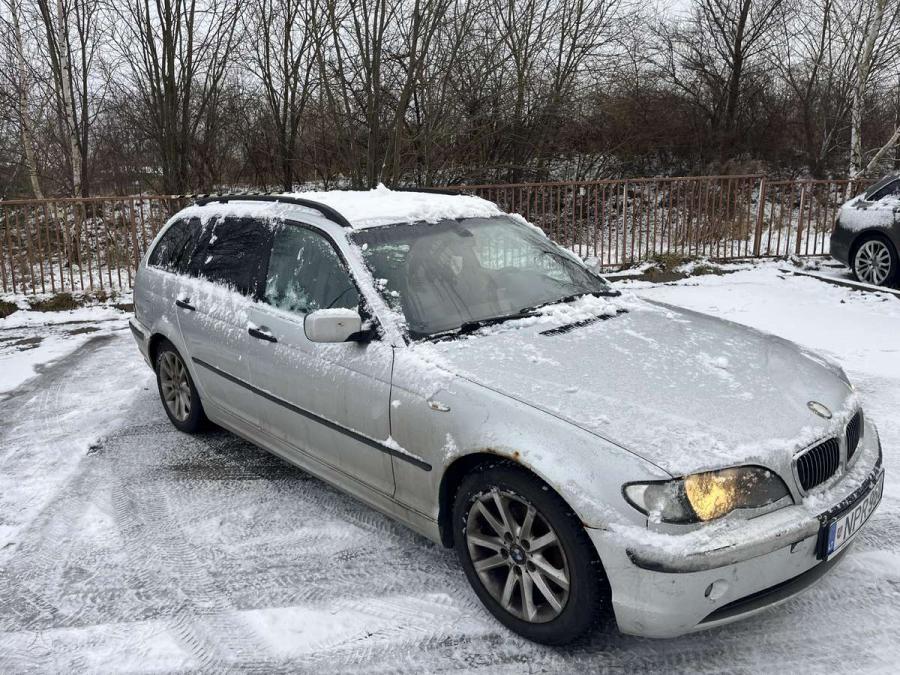 Grey BMW 320 2004 in Vilnius, with an engine capacity of 0.00 L and mileage of 411 thousand km for 1000 €, photo 3 on AUTOMOTO.COM.LV