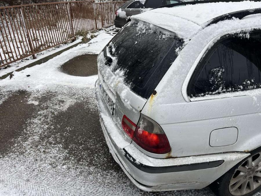 Grey BMW 320 2004 in Vilnius, with an engine capacity of 0.00 L and mileage of 411 thousand km for 1000 €, photo 7 on AUTOMOTO.COM.LV