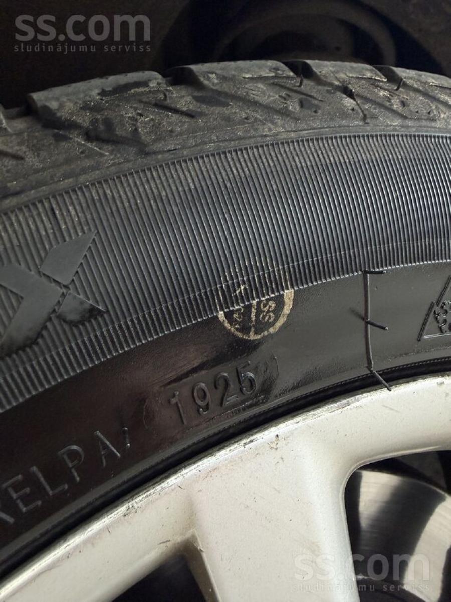 Pelēks BMW 320 2004 Tukums, ar dzinēja tilpumu 2.00 L un nobraukumu 378 tūkst. km par 2690 €, foto 32 vietnē AUTOMOTO.COM.LV