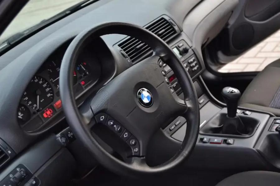 Pelēks BMW 320 2004 Jēkabpils, ar dzinēja tilpumu 2.00 L un nobraukumu 219 tūkst. km par 3150 €, foto 15 vietnē AUTOMOTO.COM.LV