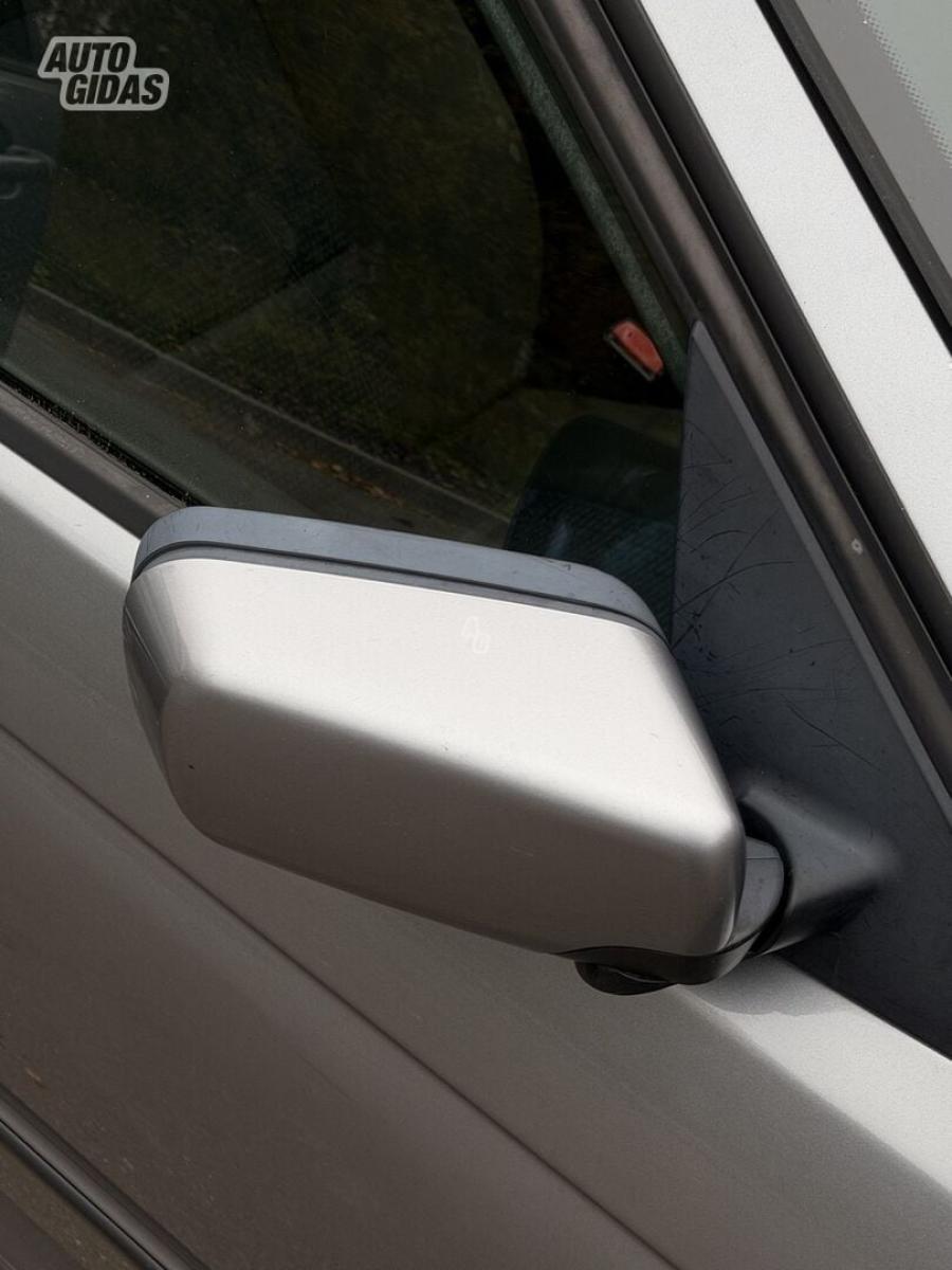 Pelēks BMW 320 2004 Viļņa, ar dzinēja tilpumu 2.00 L un nobraukumu 323 tūkst. km par 1850 €, foto 17 vietnē AUTOMOTO.COM.LV
