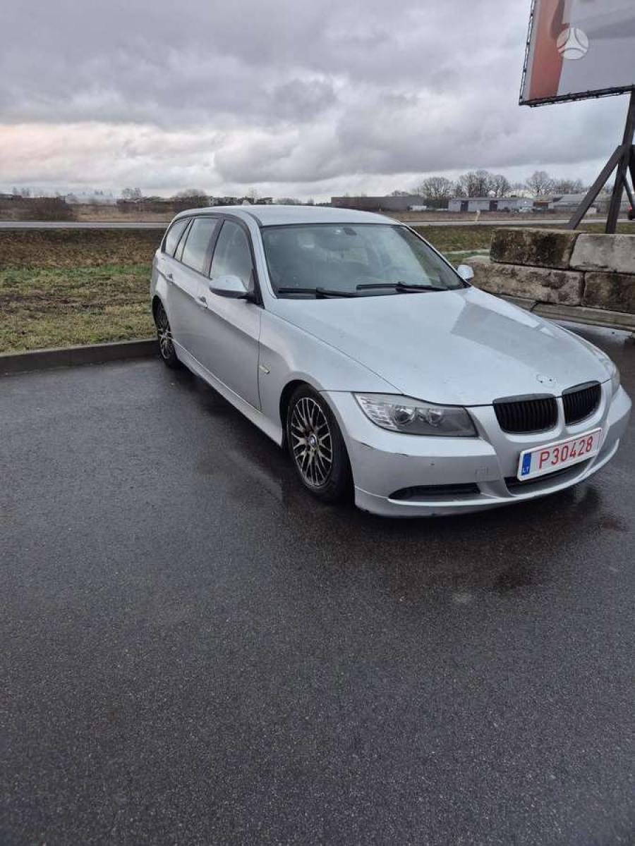 Pelēks BMW 320 2005 Kauņa, ar dzinēja tilpumu 2.00 L un nobraukumu 383 tūkst. km par 2950 €, foto 2 vietnē AUTOMOTO.COM.LV