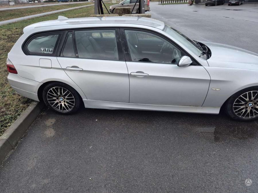 Pelēks BMW 320 2005 Kauņa, ar dzinēja tilpumu 2.00 L un nobraukumu 383 tūkst. km par 2950 €, foto 3 vietnē AUTOMOTO.COM.LV