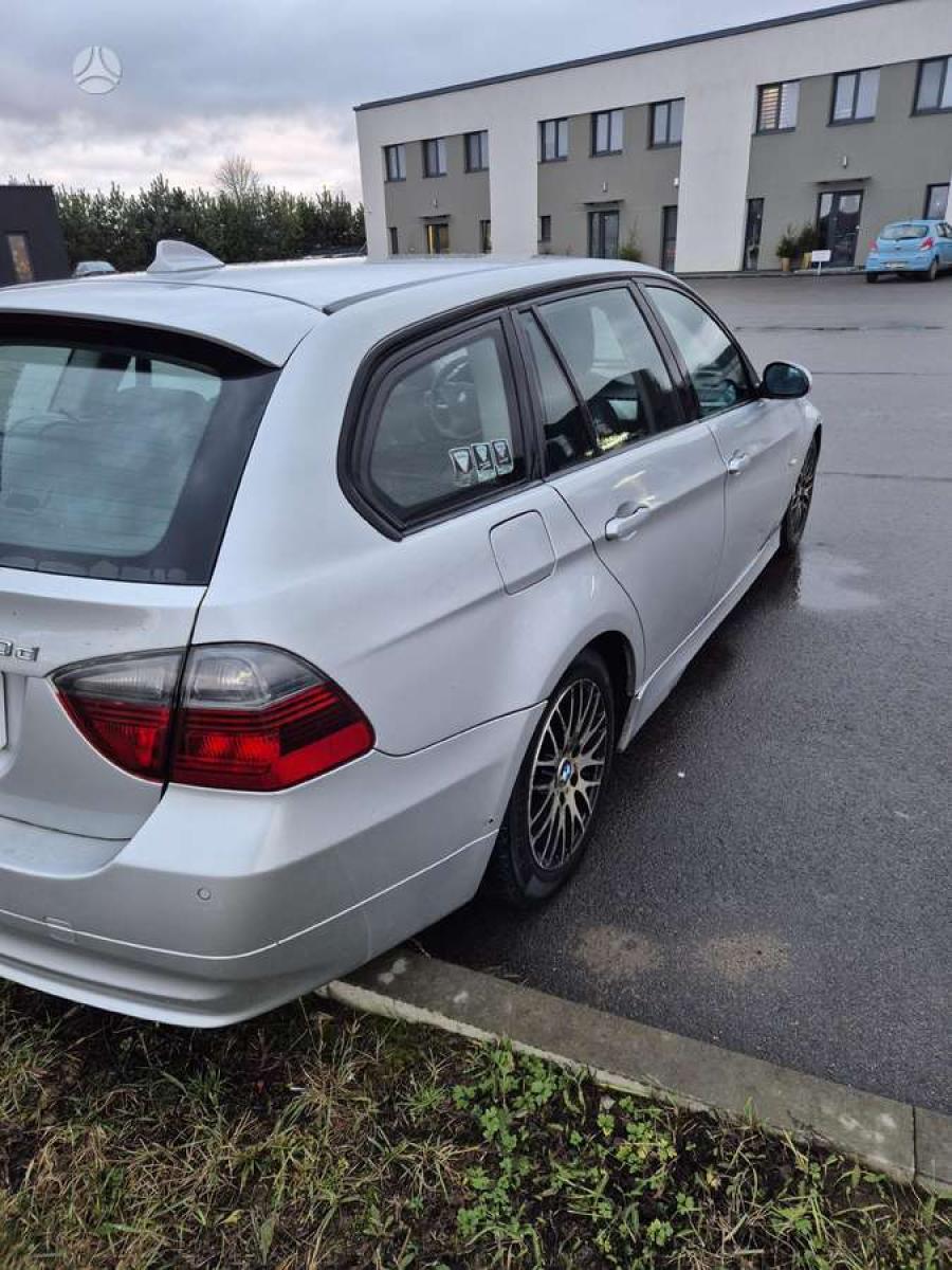 Pelēks BMW 320 2005 Kauņa, ar dzinēja tilpumu 2.00 L un nobraukumu 383 tūkst. km par 2950 €, foto 4 vietnē AUTOMOTO.COM.LV
