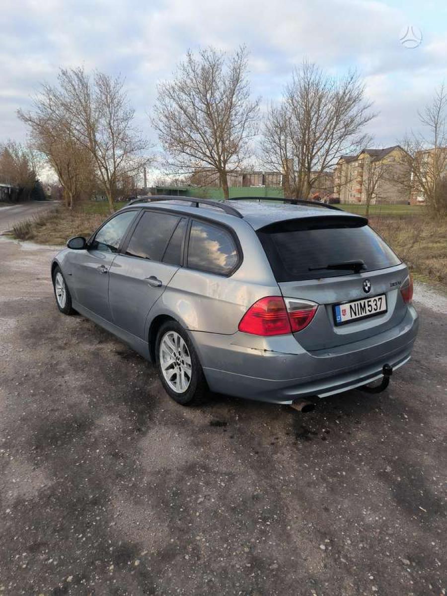 Grey BMW 320 2005 in Joniskis, with an engine capacity of 2.00 L and mileage of 477 thousand km for 1450 €, photo 2 on AUTOMOTO.COM.LV