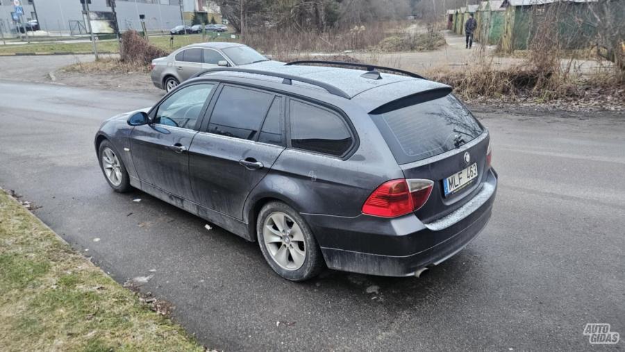 Grey BMW 320 2005 in Vilnius, with an engine capacity of 2.00 L and mileage of 333 thousand km for 1999 €, photo 2 on AUTOMOTO.COM.LV