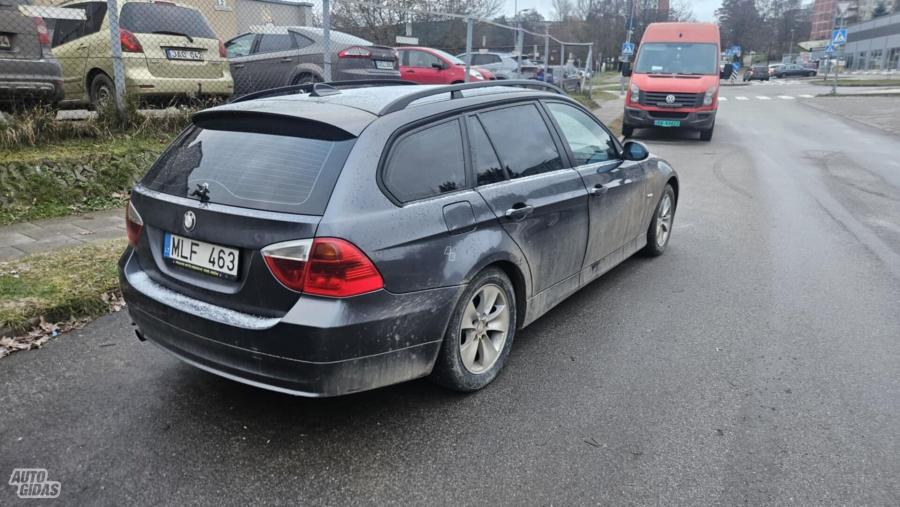 Grey BMW 320 2005 in Vilnius, with an engine capacity of 2.00 L and mileage of 333 thousand km for 1999 €, photo 4 on AUTOMOTO.COM.LV