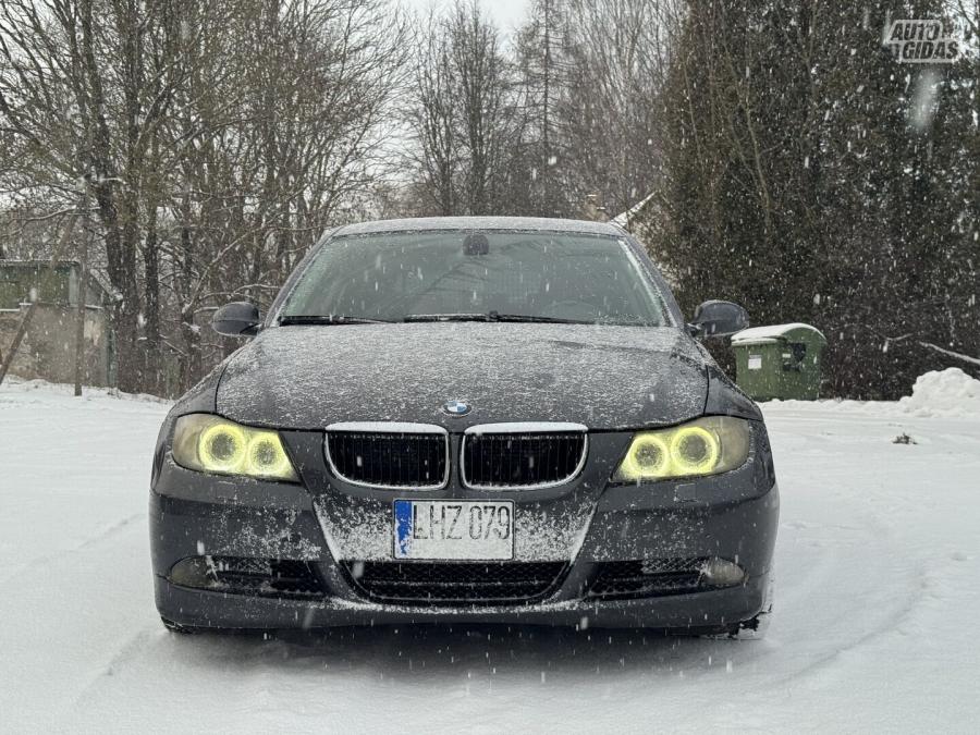 Grey BMW 320 2005 in Siauliai, with an engine capacity of 2.00 L and mileage of 228 thousand km for 2950 €, photo 2 on AUTOMOTO.COM.LV