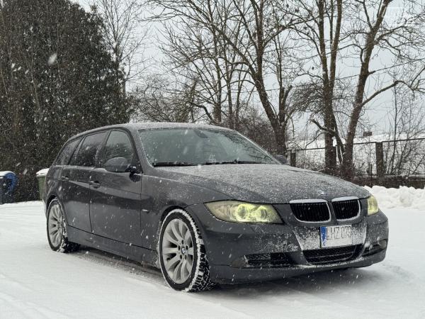 Grey BMW 320 2005 in Siauliai, with an engine capacity of 2.00 L and mileage of 228 thousand km for 2950 €, photo 3 on AUTOMOTO.COM.LV