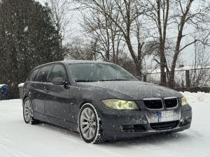 Grey BMW 320 2005 in Siauliai, with an engine capacity of 2.00 L and mileage of 228 thousand km for 2950 €, photo 3 on AUTOMOTO.COM.LV