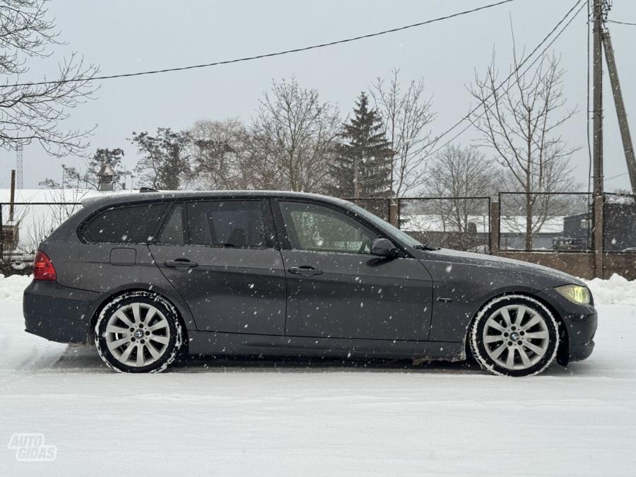 Grey BMW 320 2005 in Siauliai, with an engine capacity of 2.00 L and mileage of 228 thousand km for 2950 €, photo 4 on AUTOMOTO.COM.LV