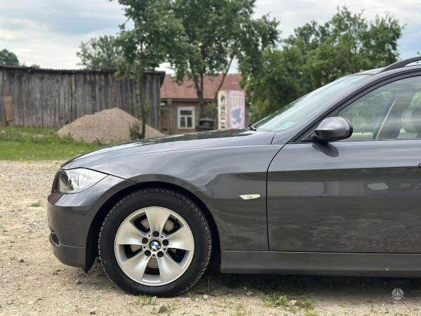Grey BMW 320 2005 in Kaisiadorys, with an engine capacity of 2.00 L and mileage of 292 thousand km for 3550 €, photo 9 on AUTOMOTO.COM.LV
