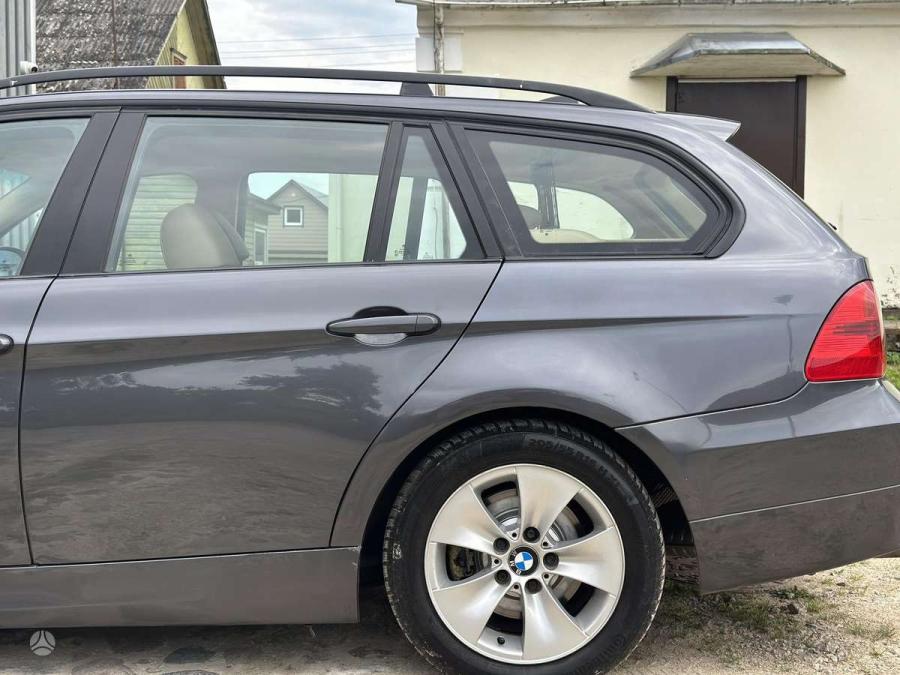 Grey BMW 320 2005 in Kaisiadorys, with an engine capacity of 2.00 L and mileage of 292 thousand km for 3550 €, photo 13 on AUTOMOTO.COM.LV