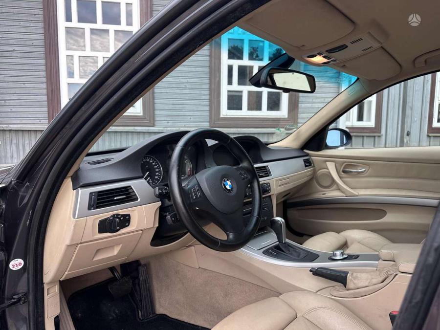 Grey BMW 320 2005 in Kaisiadorys, with an engine capacity of 2.00 L and mileage of 292 thousand km for 3550 €, photo 14 on AUTOMOTO.COM.LV