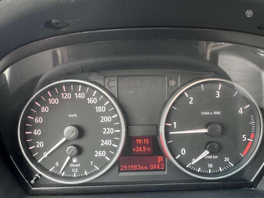 Grey BMW 320 2005 in Kaisiadorys, with an engine capacity of 2.00 L and mileage of 292 thousand km for 3550 €, photo 28 on AUTOMOTO.COM.LV