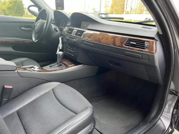 Grey BMW 320 2005 in Jekabpils, with an engine capacity of 2.00 L and mileage of 380 thousand km for 4590 €, photo 8 on AUTOMOTO.COM.LV