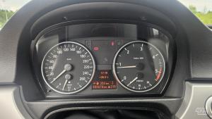 Pelēks BMW 320 2005 Viļņa, ar dzinēja tilpumu 2.00 L un nobraukumu 405 tūkst. km par 3100 €, foto 9 vietnē AUTOMOTO.COM.LV
