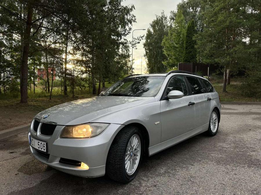 Pelēks BMW 320 2005 Viļņa, ar dzinēja tilpumu 2.00 L un nobraukumu 480 tūkst. km par 2000 €, foto 3 vietnē AUTOMOTO.COM.LV