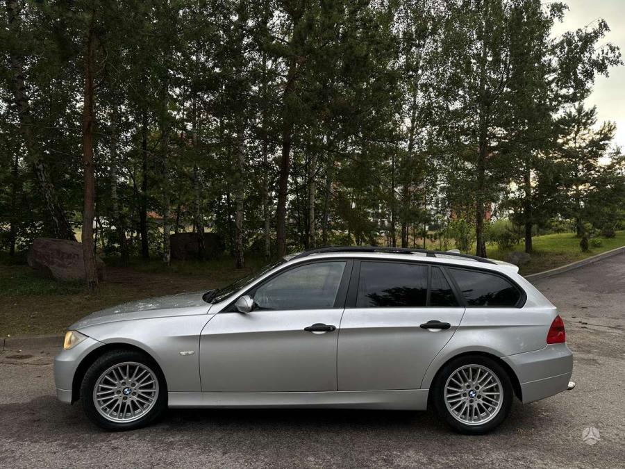 Pelēks BMW 320 2005 Viļņa, ar dzinēja tilpumu 2.00 L un nobraukumu 480 tūkst. km par 2000 €, foto 4 vietnē AUTOMOTO.COM.LV