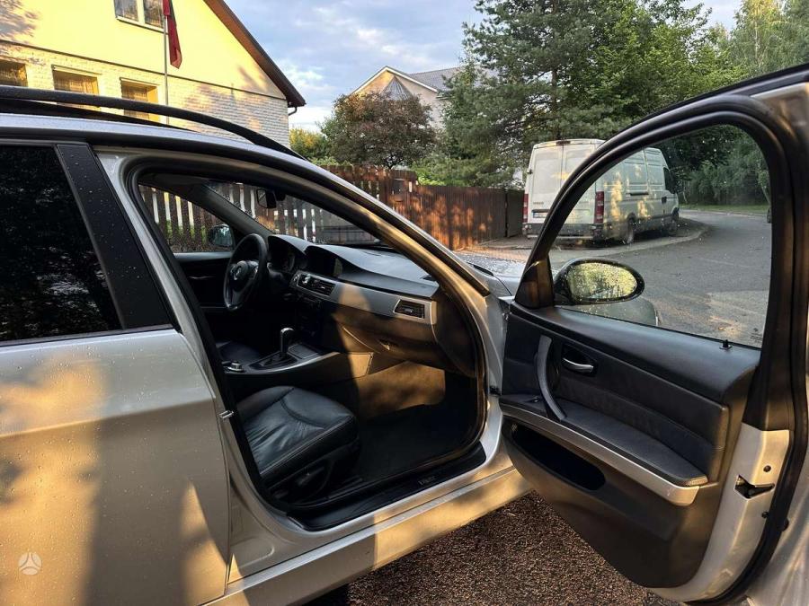 Pelēks BMW 320 2005 Viļņa, ar dzinēja tilpumu 2.00 L un nobraukumu 480 tūkst. km par 2000 €, foto 15 vietnē AUTOMOTO.COM.LV