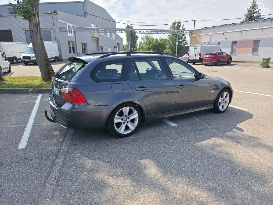 Grey BMW 320 2005 in Kaunas, with an engine capacity of 2.00 L and mileage of 254 thousand km for 2299 €, photo 4 on AUTOMOTO.COM.LV
