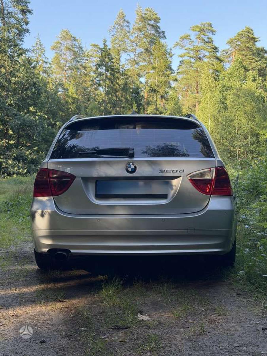 Grey BMW 320 2005 in Jonava, with an engine capacity of 2.00 L and mileage of 440 thousand km for 2400 €, photo 3 on AUTOMOTO.COM.LV