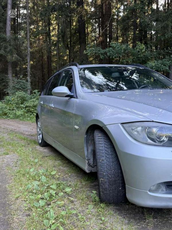 Grey BMW 320 2005 in Jonava, with an engine capacity of 2.00 L and mileage of 440 thousand km for 2400 €, photo 4 on AUTOMOTO.COM.LV