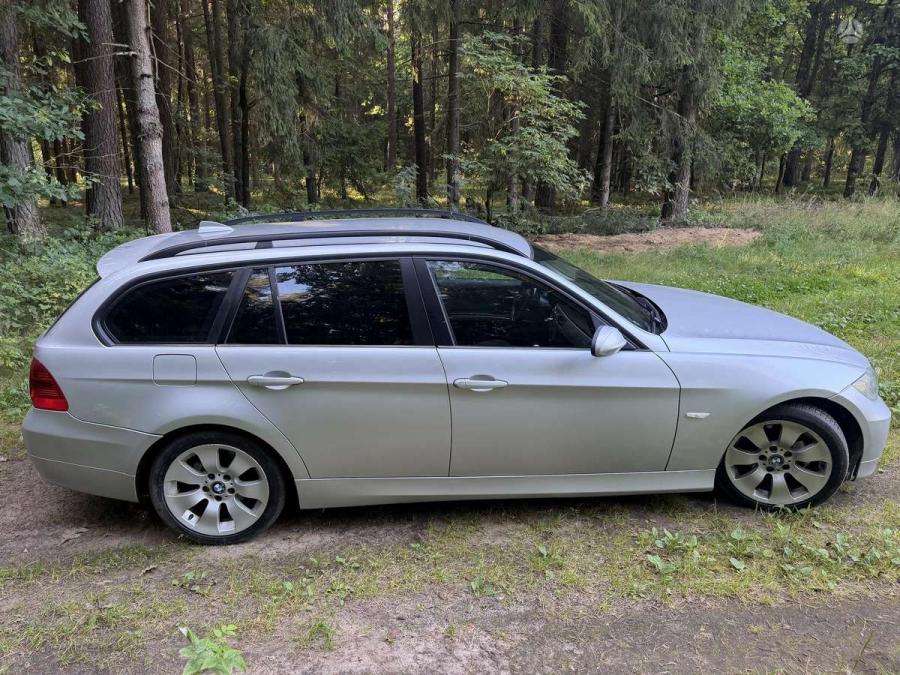 Grey BMW 320 2005 in Jonava, with an engine capacity of 2.00 L and mileage of 440 thousand km for 2400 €, photo 9 on AUTOMOTO.COM.LV