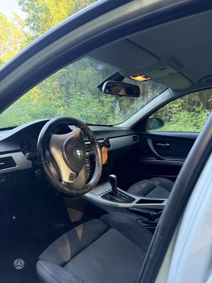 Grey BMW 320 2005 in Jonava, with an engine capacity of 2.00 L and mileage of 440 thousand km for 2400 €, photo 14 on AUTOMOTO.COM.LV