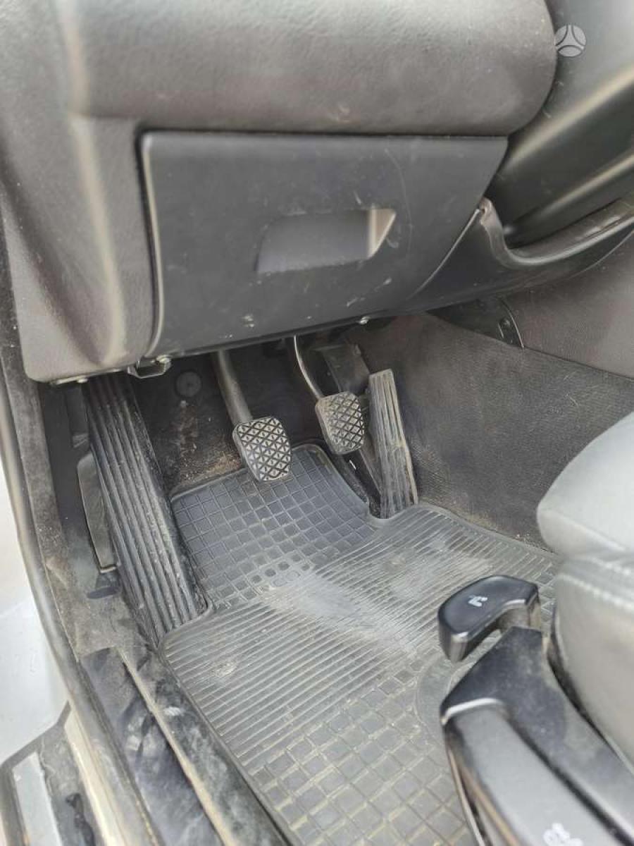 Pelēks BMW 320 2005 Kretinga, ar dzinēja tilpumu 2.00 L un nobraukumu 306 tūkst. km par 1700 €, foto 19 vietnē AUTOMOTO.COM.LV