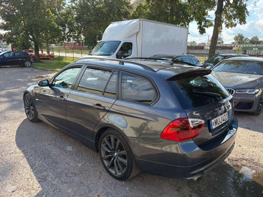 Grey BMW 320 2005 in Marijampole, with an engine capacity of 2.00 L and mileage of 334 thousand km for 2500 €, photo 7 on AUTOMOTO.COM.LV