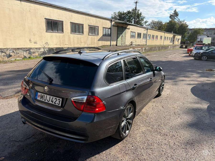 Grey BMW 320 2005 in Marijampole, with an engine capacity of 2.00 L and mileage of 334 thousand km for 2500 €, photo 9 on AUTOMOTO.COM.LV