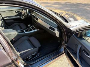 Grey BMW 320 2005 in Marijampole, with an engine capacity of 2.00 L and mileage of 334 thousand km for 2500 €, photo 11 on AUTOMOTO.COM.LV