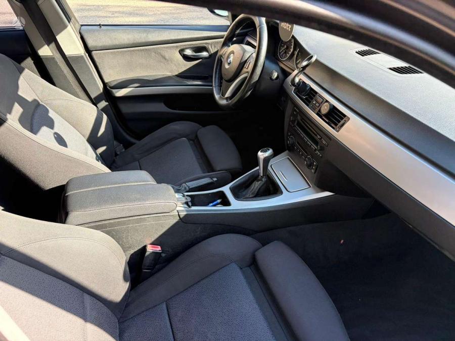 Grey BMW 320 2005 in Marijampole, with an engine capacity of 2.00 L and mileage of 334 thousand km for 2500 €, photo 12 on AUTOMOTO.COM.LV