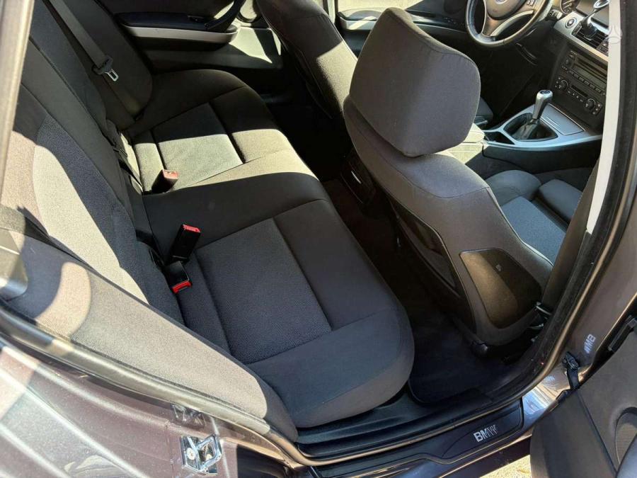 Grey BMW 320 2005 in Marijampole, with an engine capacity of 2.00 L and mileage of 334 thousand km for 2500 €, photo 13 on AUTOMOTO.COM.LV