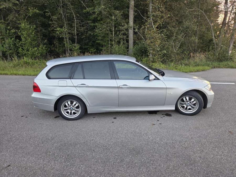 Pelēks BMW 320 2005 Kauņa, ar dzinēja tilpumu 2.00 L un nobraukumu 450 tūkst. km par 2049 €, foto 7 vietnē AUTOMOTO.COM.LV