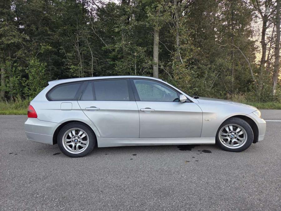 Pelēks BMW 320 2005 Kauņa, ar dzinēja tilpumu 2.00 L un nobraukumu 450 tūkst. km par 2049 €, foto 8 vietnē AUTOMOTO.COM.LV