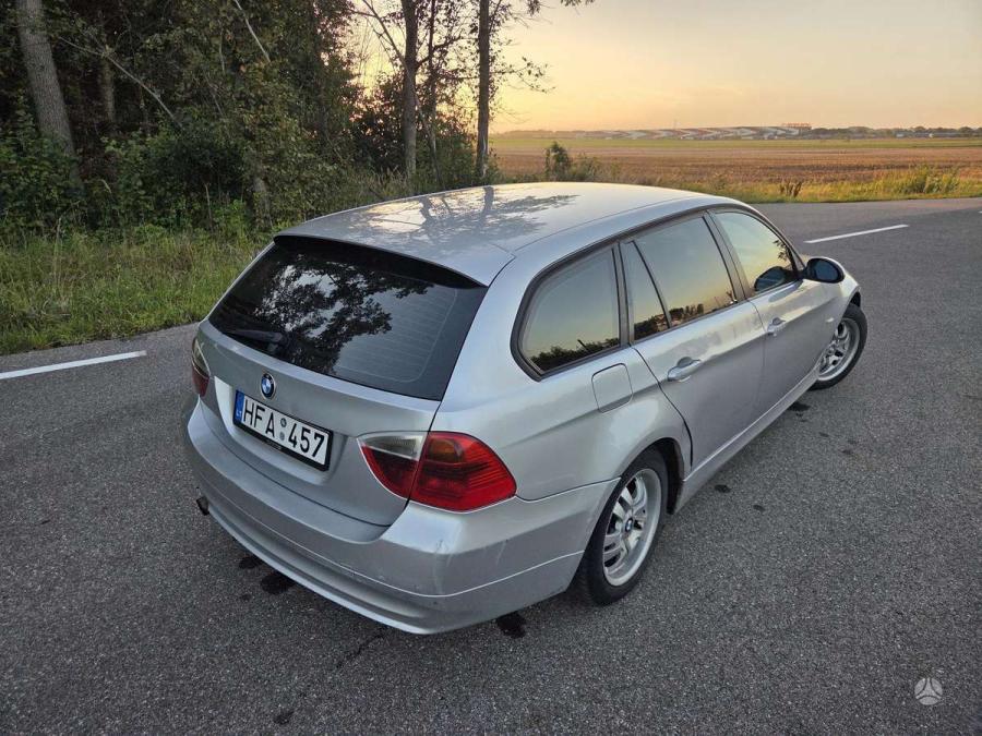 Pelēks BMW 320 2005 Kauņa, ar dzinēja tilpumu 2.00 L un nobraukumu 450 tūkst. km par 2049 €, foto 9 vietnē AUTOMOTO.COM.LV
