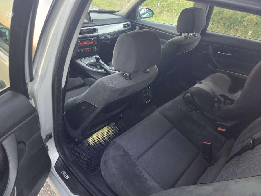 Pelēks BMW 320 2005 Kauņa, ar dzinēja tilpumu 2.00 L un nobraukumu 450 tūkst. km par 2049 €, foto 22 vietnē AUTOMOTO.COM.LV