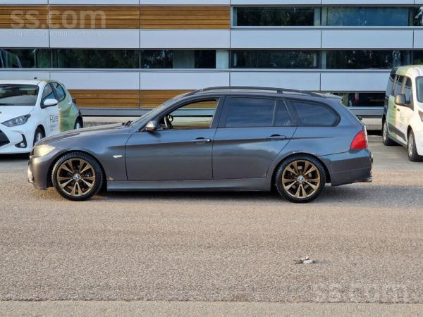 BMW 320 2005 in Riga on AUTOMOTO.COM.LV Grey BMW 320 2005 in Riga, with an engine capacity of 2.00 L and mileage of 430 thousand km for 2900 €, photo 4 on AUTOMOTO.COM.LV