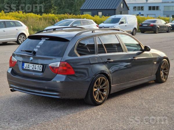 BMW 320 2005 in Riga on AUTOMOTO.COM.LV Grey BMW 320 2005 in Riga, with an engine capacity of 2.00 L and mileage of 430 thousand km for 2900 €, photo 7 on AUTOMOTO.COM.LV
