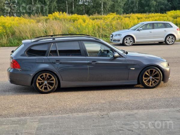 BMW 320 2005 in Riga on AUTOMOTO.COM.LV Grey BMW 320 2005 in Riga, with an engine capacity of 2.00 L and mileage of 430 thousand km for 2900 €, photo 8 on AUTOMOTO.COM.LV