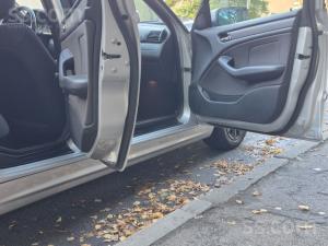Grey BMW 320 2005 in Riga, with an engine capacity of 2.00 L and mileage of 390 thousand km for 2500 €, photo 15 on AUTOMOTO.COM.LV