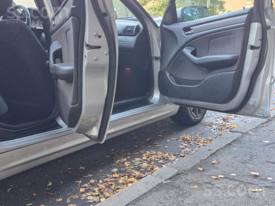 Grey BMW 320 2005 in Riga, with an engine capacity of 2.00 L and mileage of 390 thousand km for 2500 €, photo 15 on AUTOMOTO.COM.LV